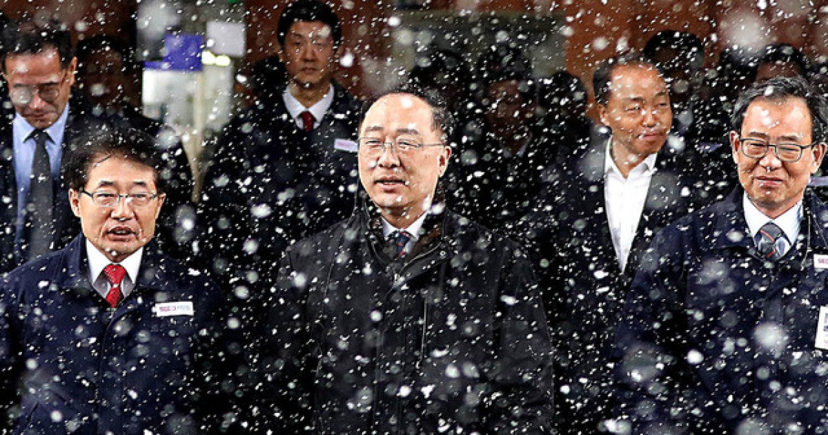 [금주 뉴시스포토②]홍남기 부총리 폭설 뚫은 첫 현장행보