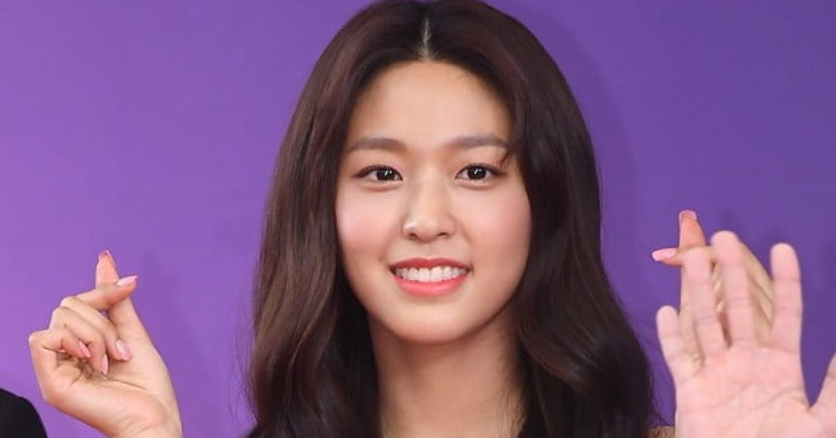 [포토] 설현, '상큼하게 손가락 하트~' (2018 KBS 연예대상)