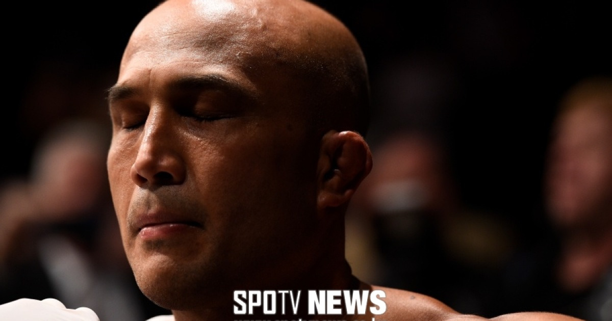 [UFC] 17년 만에 언더 카드..BJ 펜, 충격적인 서브미션 패