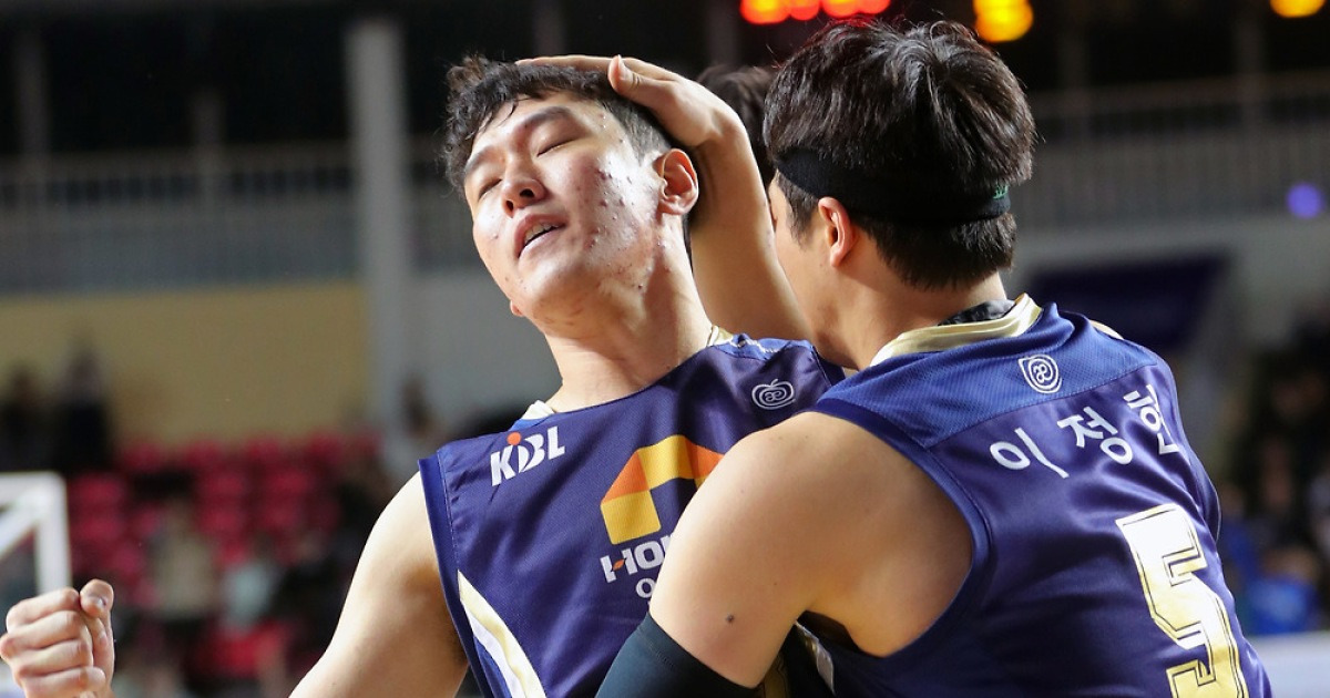 '정희재 결승골' KCC, SK 꺾고 홈 5연승..SK 9연패