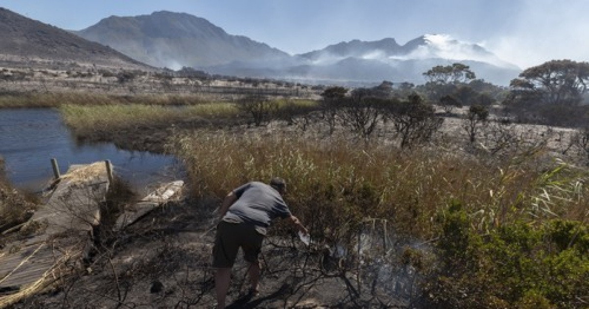 SOUTH AFRICA OVERSTRAND FIRE