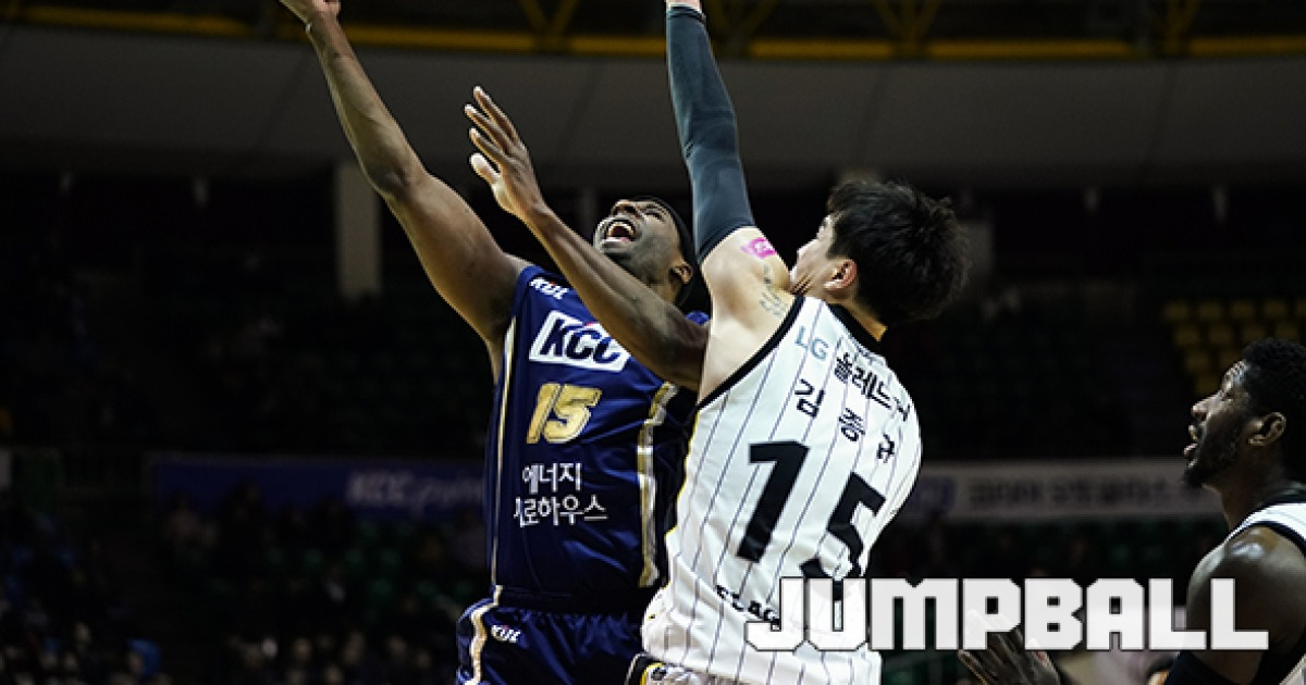 '내외곽 압도' KCC, LG 27점차 대파하며 공동 4위 도약