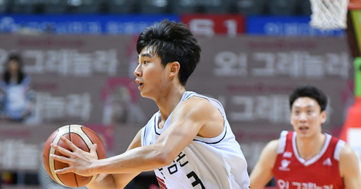 [JB포토] KGC 박지훈 '빈공간에 패스'