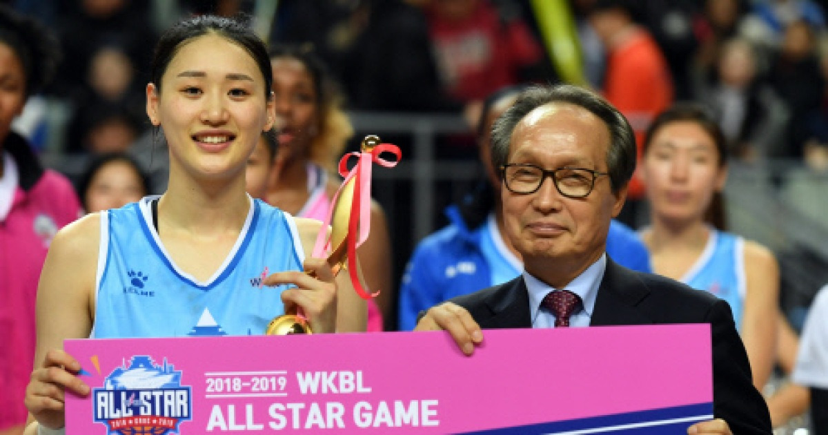 [포토] 강이슬 'WKBL 올스타전 MVP 차지'