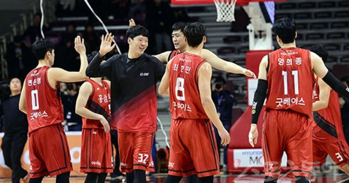 '잇몸' KGC, 5연승의 KCC 눌렀다