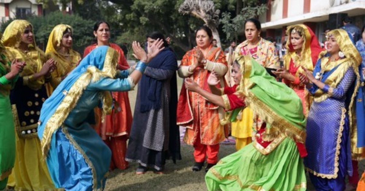 INDIA CUSTOMS & TRADITIONS LOHRI FESTIVAL