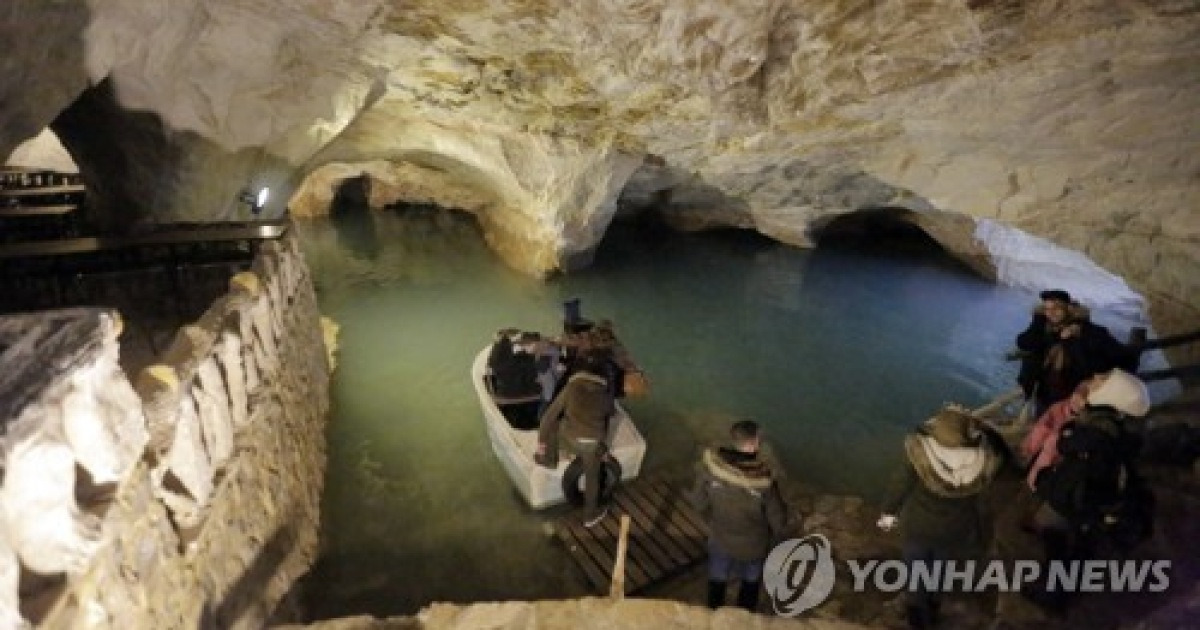 SYRIA TOURISM CAVE MOSES
