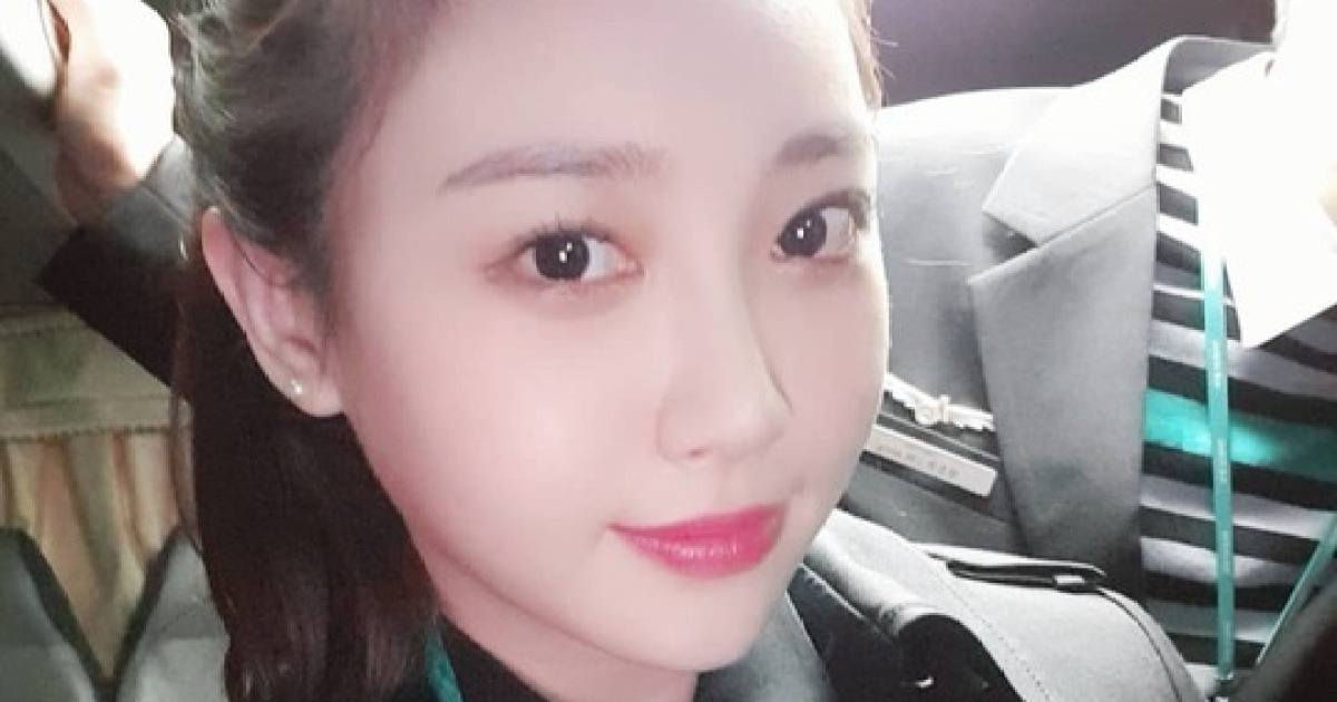 유라, 머리까지 말끔히 묶은 승무원 자태[SNS★컷]