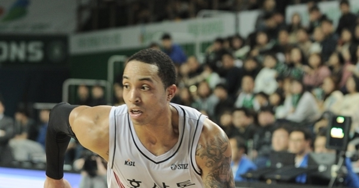 에드워즈-변준형 펄펄난 KGC, DB 꺾고 7연패 탈출..공동 7위로