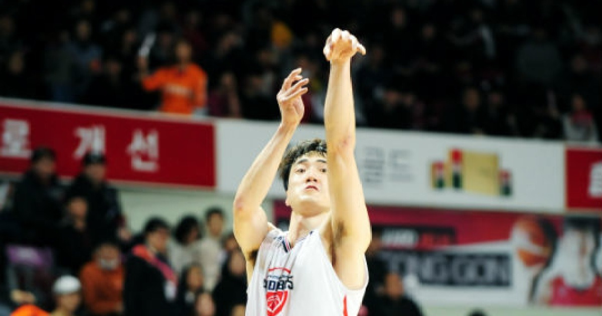 [BK Review] '오용준 3P 5방' 현대모비스, KGC 꺾고 4연승 질주 .. KGC 전 8연승