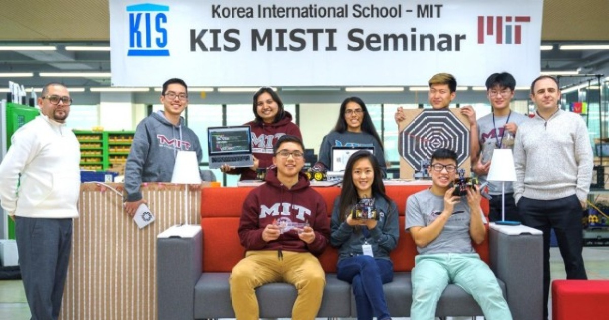 KIS holds scientific technology seminar with MIT students