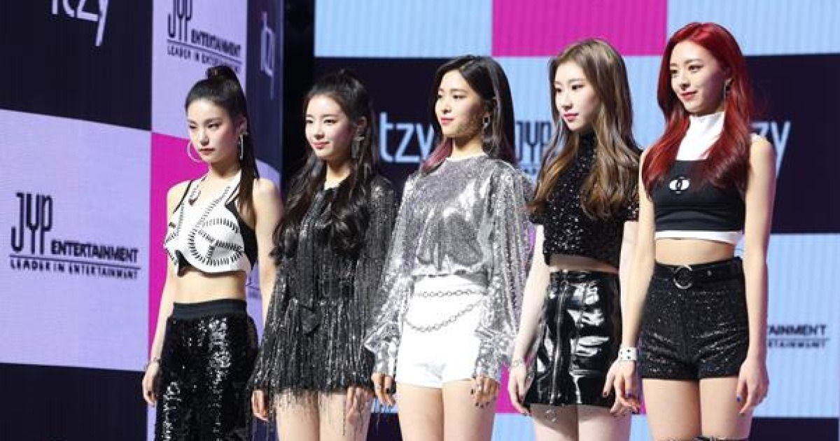 [HI★현장] "All in us" 있지(ITZY), JYP 샛별 넘어 4세대 걸그룹의 서막