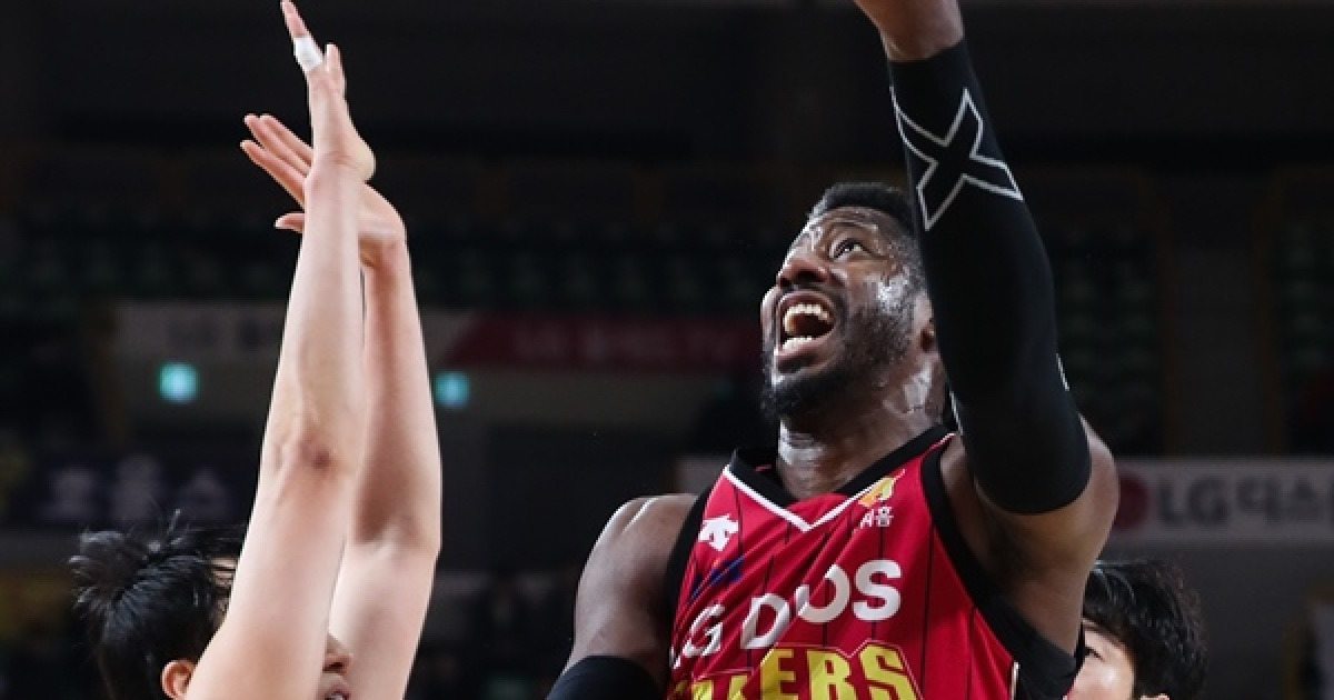 '메이스 27점 24리바운드' LG, KGC인삼공사에 대승