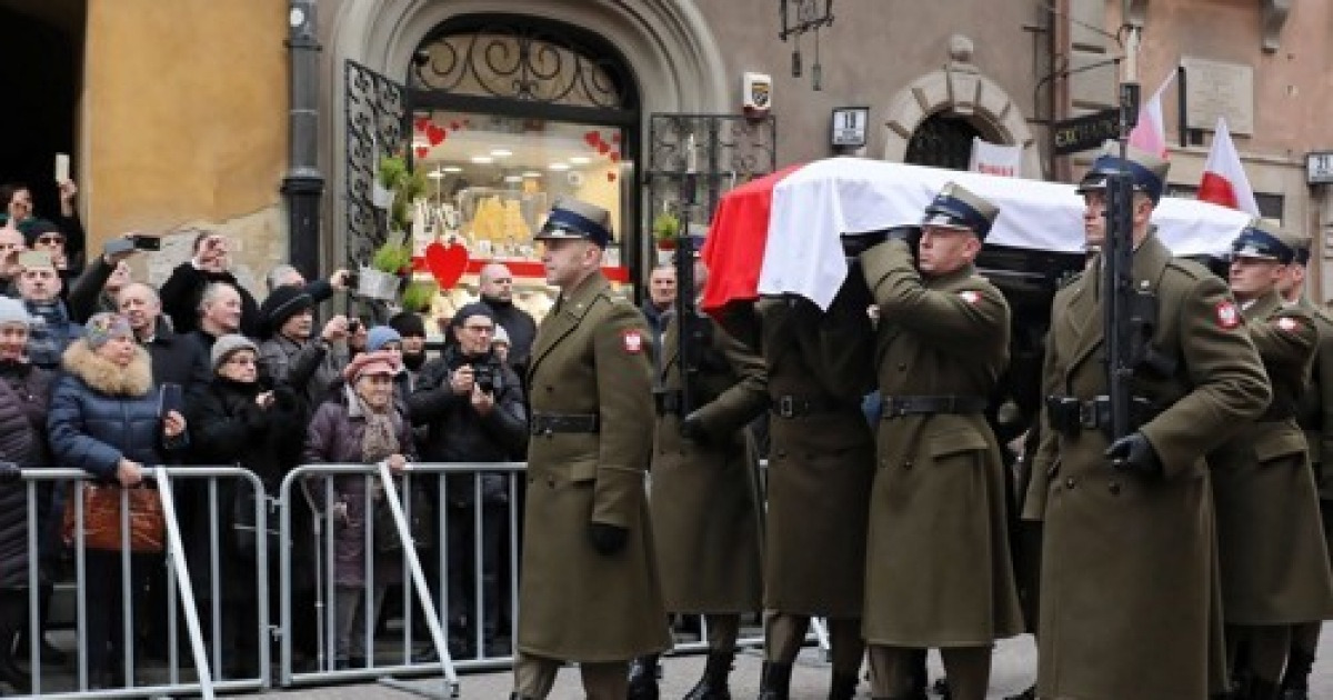 POLAND PEOPLE FORMER PRIME MINISTER OLSZEWSKI FUNERAL