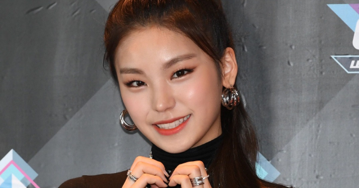 [포토] 있지 예지, 사랑스런 미소로 하트