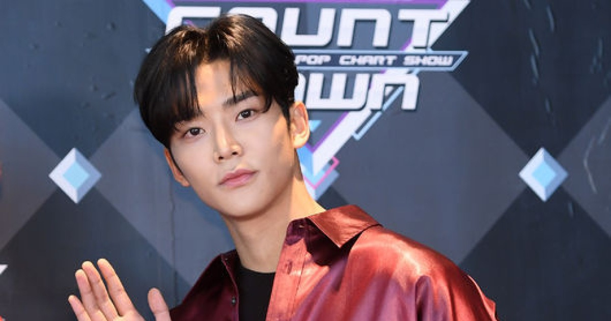 SF9 로운,'잘생김 흩뿌리며' [사진]