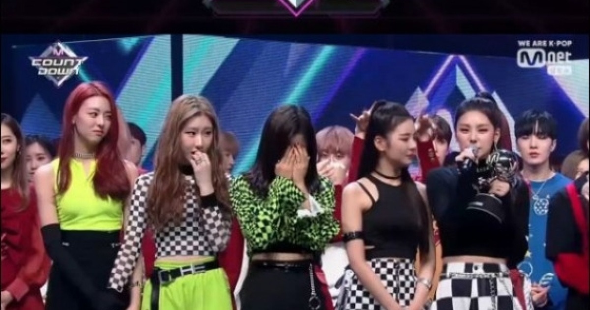 '엠카' ITZY, 데뷔 2주 만에 1위 '눈물'..몬스타엑스 컴백[★밤TView]