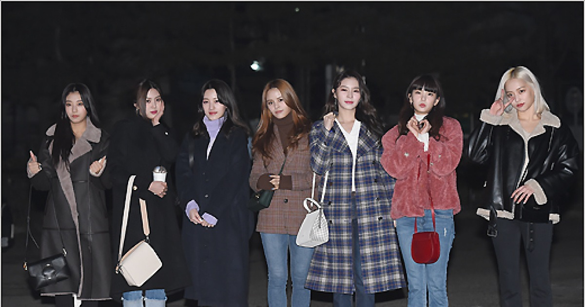 [MD포토] CLC '음방 출근길엔 평상복으로 개성 있게'