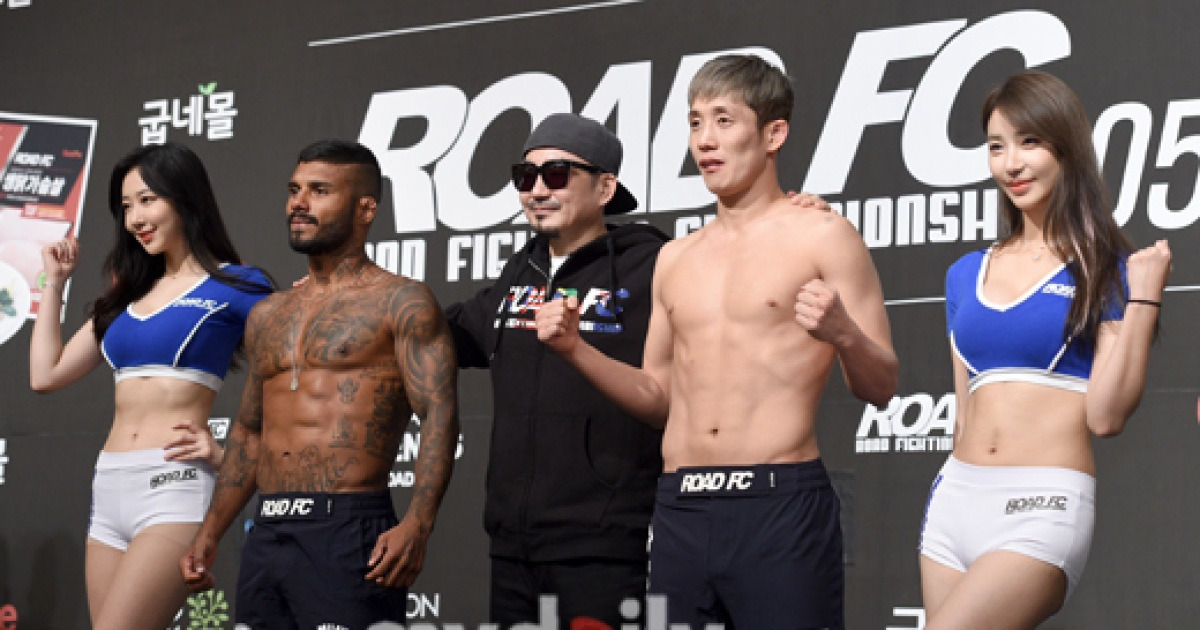 [MD포토] 브루노 미란다vs홍영기 '한번 붙어보자'