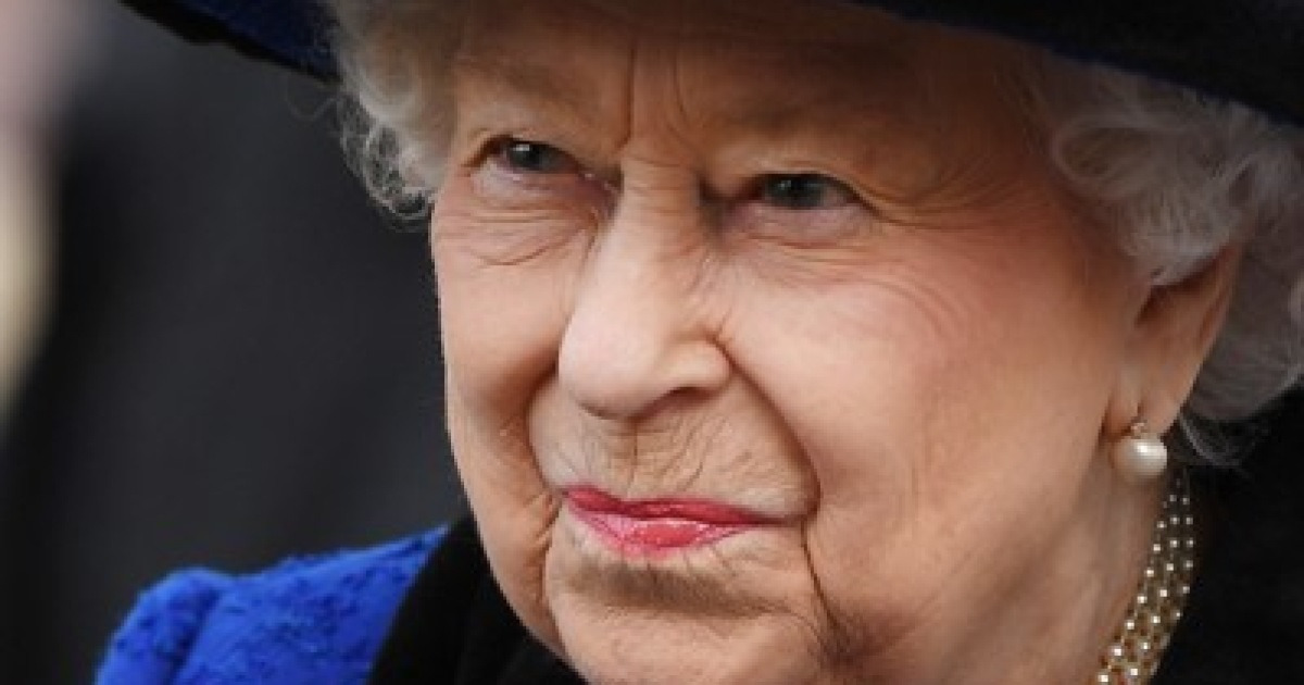 BRITAIN ROYALTY QUEEN GUARDS CHAPEL