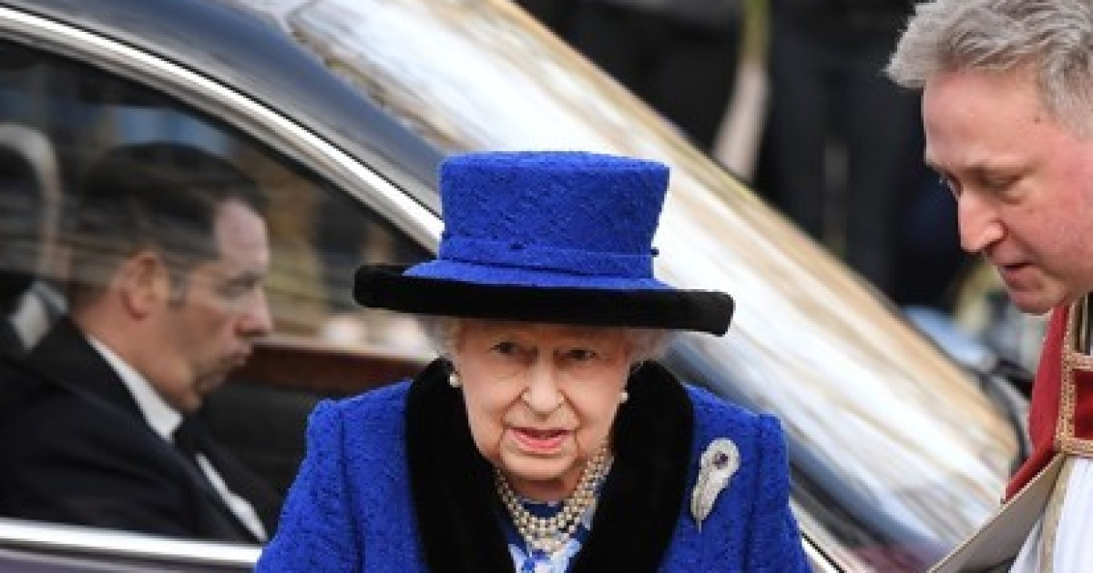 BRITAIN ROYALTY QUEEN GUARDS CHAPEL