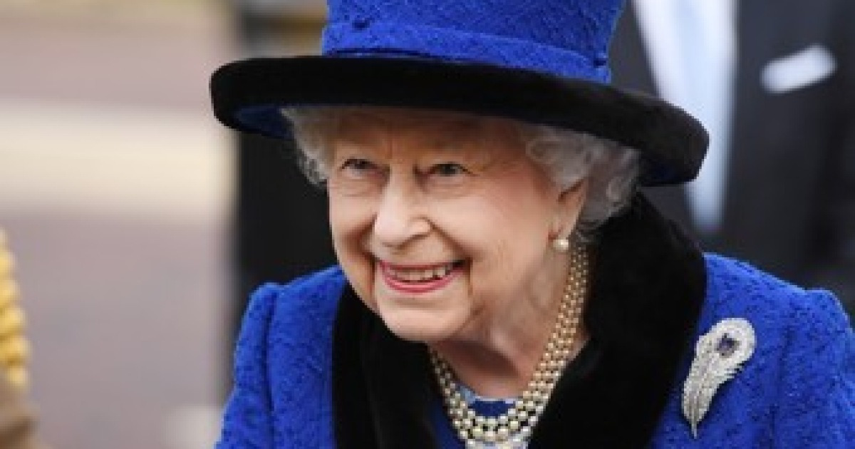 BRITAIN ROYALTY QUEEN GUARDS CHAPEL