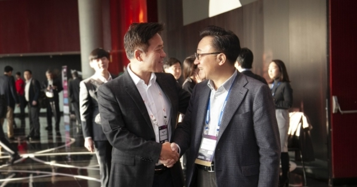 [사진]'MWC'19에서 만난 박정호-고동진