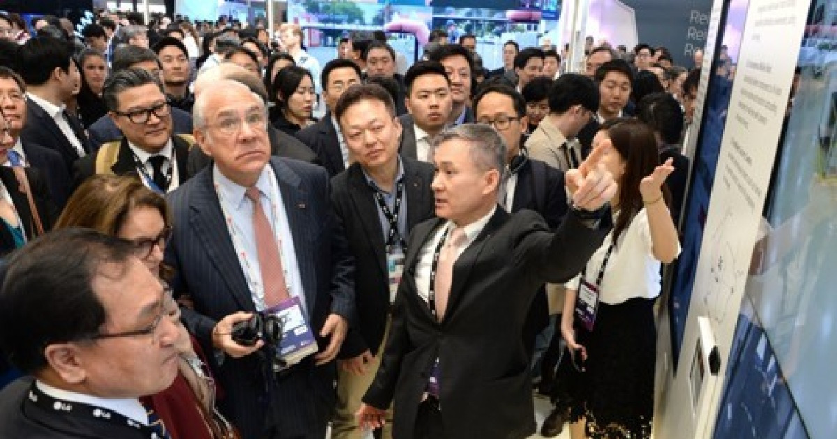 [MWC19] 유영민 장관 "5G경쟁 가속화"..고동진 삼성 사장 "졸면 죽는다"