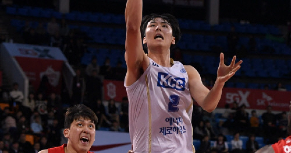 브라운+송교창 41점, KCC SK전 원정 12연패 탈출