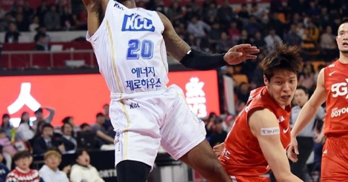 [BK포토]KCC 킨 "손목의 스냅을 살려서"