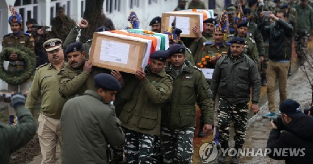 INDIA CIVIL UNREST WREATH LAYING