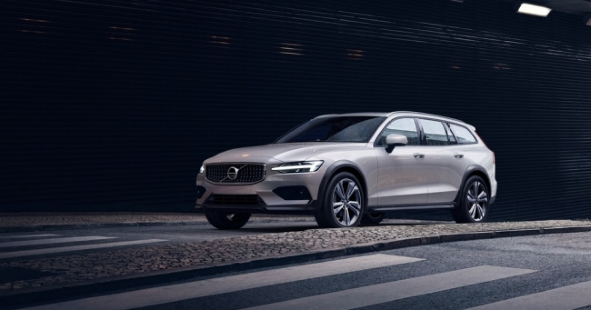 Volvo's V60 Cross Country lands in Korea