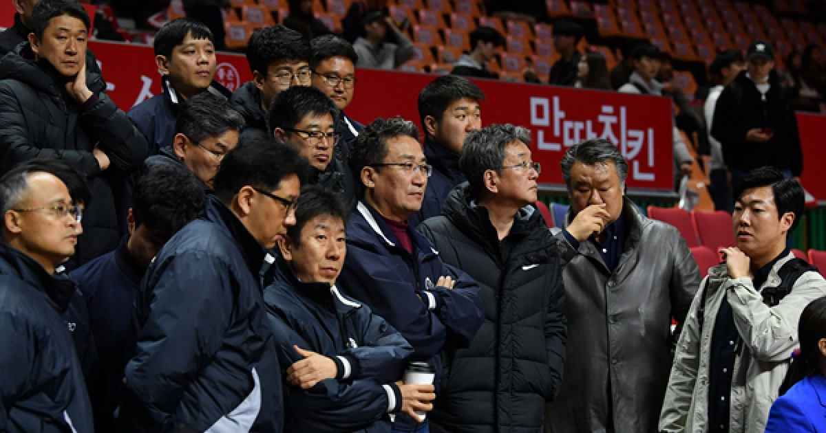 [JB포토] KBL의 기록 작성을 관전온 KBO 기록원들