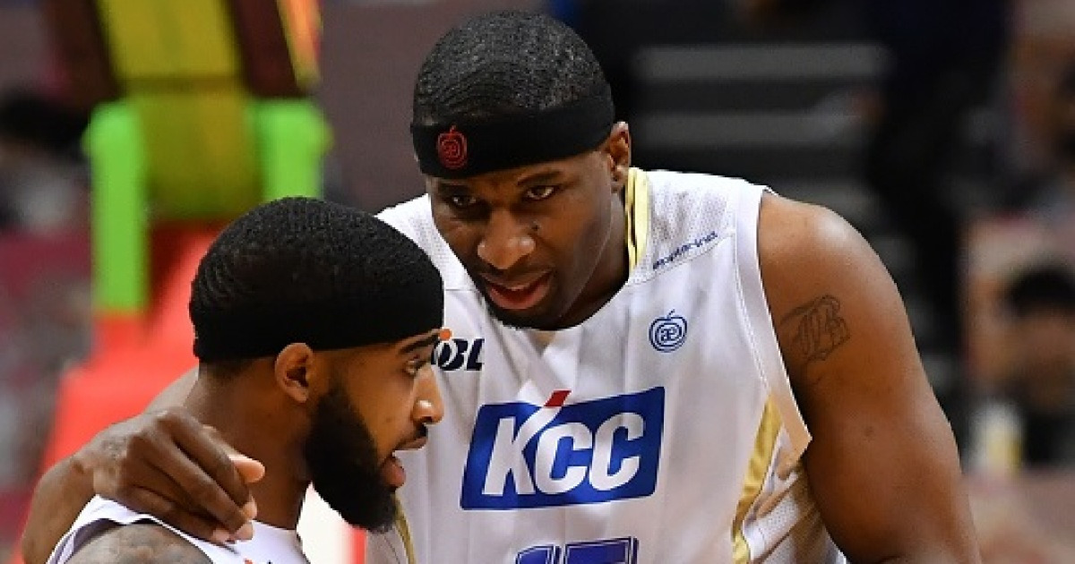 '골밑 대장군' 브라운 "KCC, PO만 올라가면 승산 충분해"