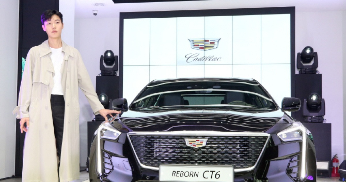 [포토]류준열, 캐딜락 'REBORN CT6'에 반한 男子
