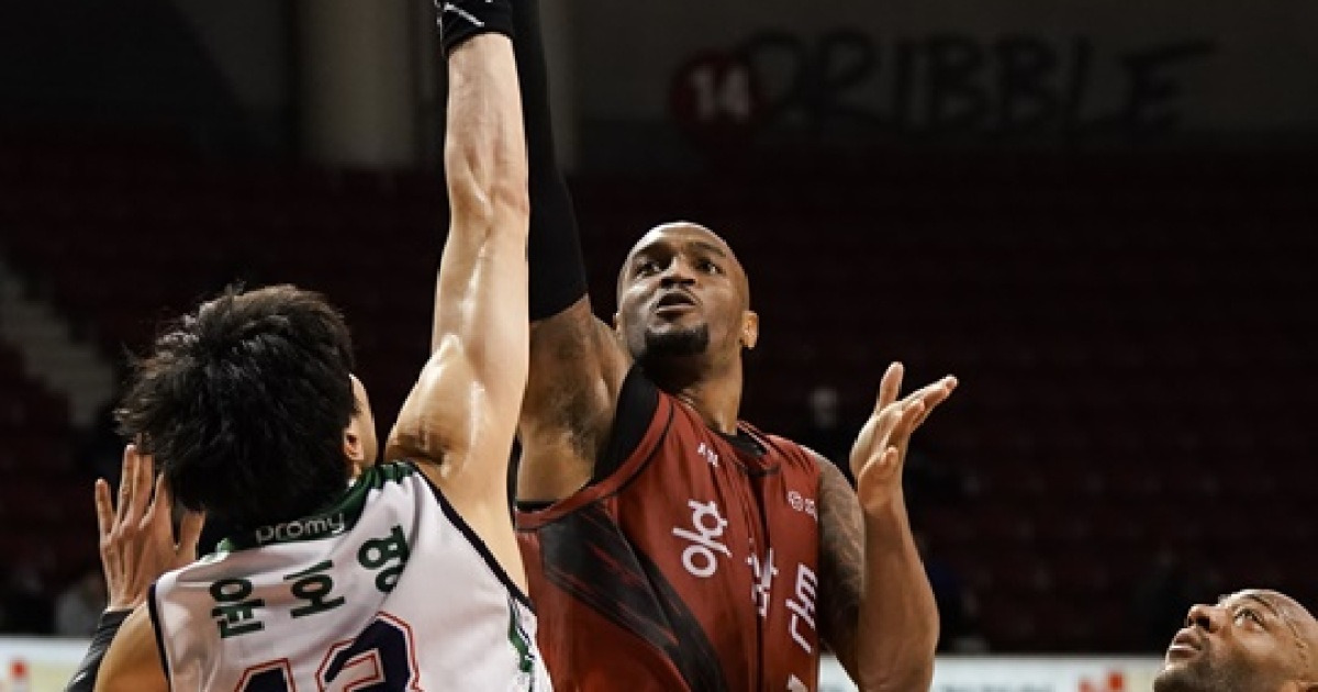 [BK Review] '테리 27P 14R' KGC, DB 꺾고 7위 도약 .. 6강 가능성도 유지