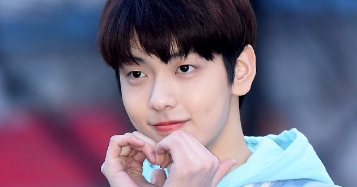[포토] TXT 수빈, '귀엽게 하트~'