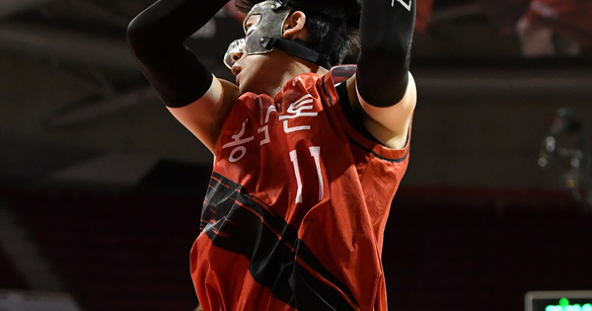 [JB포토] KGC 양희종 '적극적인 리바운드 가담'