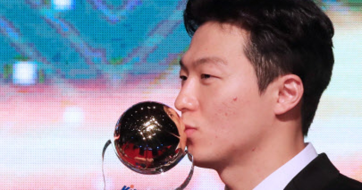 프로농구 MVP 이정현..KCC 20년 만에 '경사'