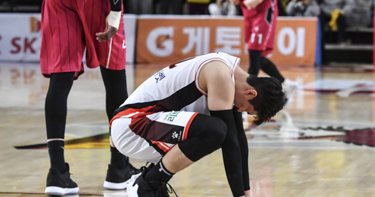 [JB포토] KT 양홍석 '이렇게 지다니'