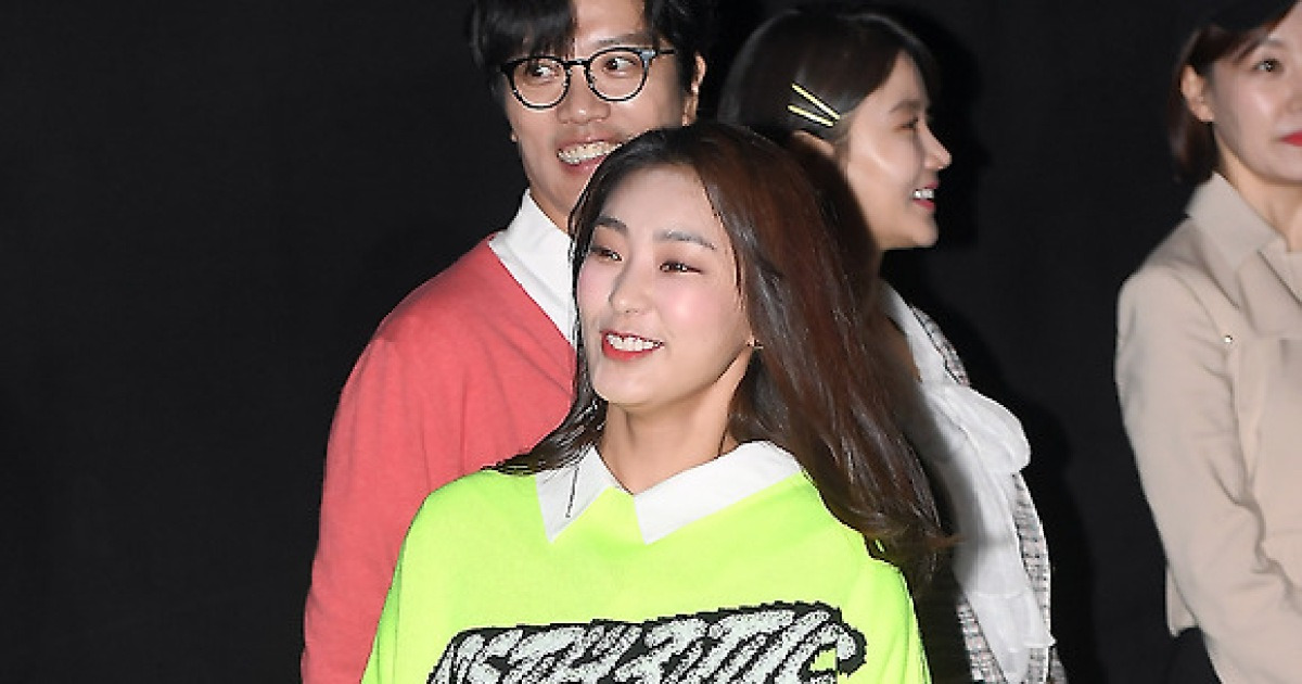 윤보라, 건강미 넘치는 가죽초미니 각선미[포토엔HD]