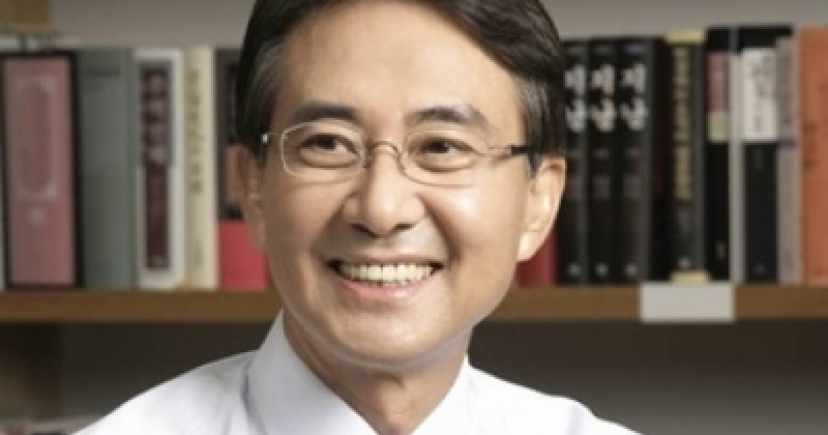 홍석조 BGF 회장 작년 보수 30억5600만원..첫 공개