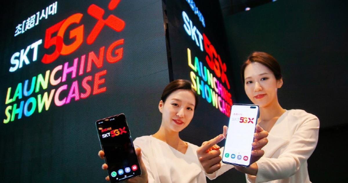 "프로게이머된 듯 e-스포츠 관람"..SKT 최초 5G 가입자는 EXO