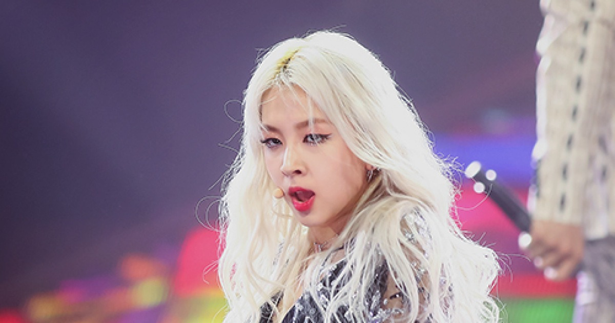 [bnt포토] KARD 전지우 '무릎에 멍 잘 들 자세'