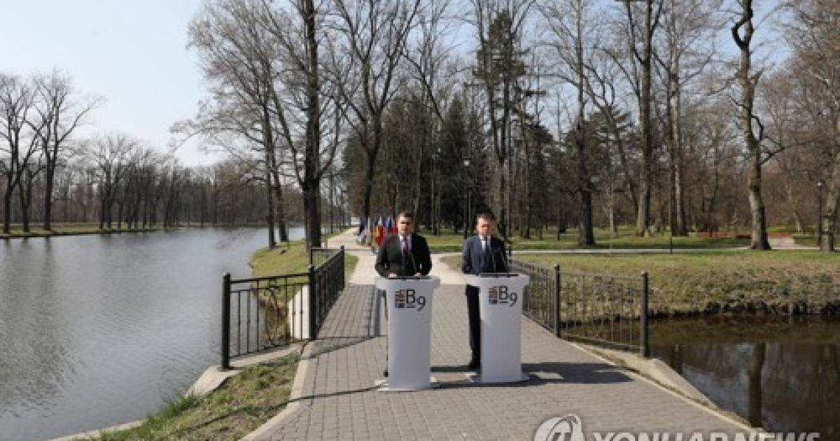 POLAND NATO BUCHAREST NINE DEFENCE MINISTERS MEET