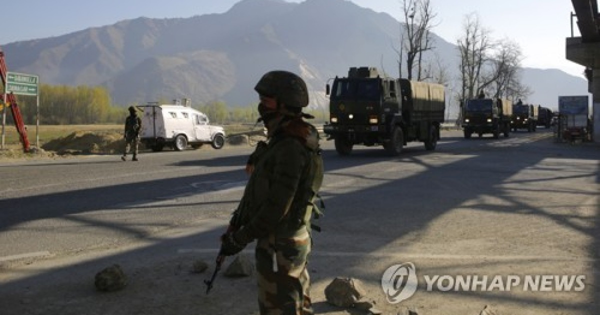 INDIA KASHMIR SECURITY FORCES CONVOY