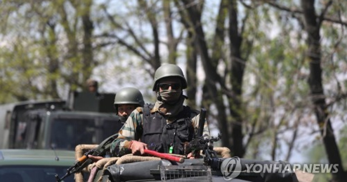 INDIA KASHMIR SECURITY FORCES CONVOY