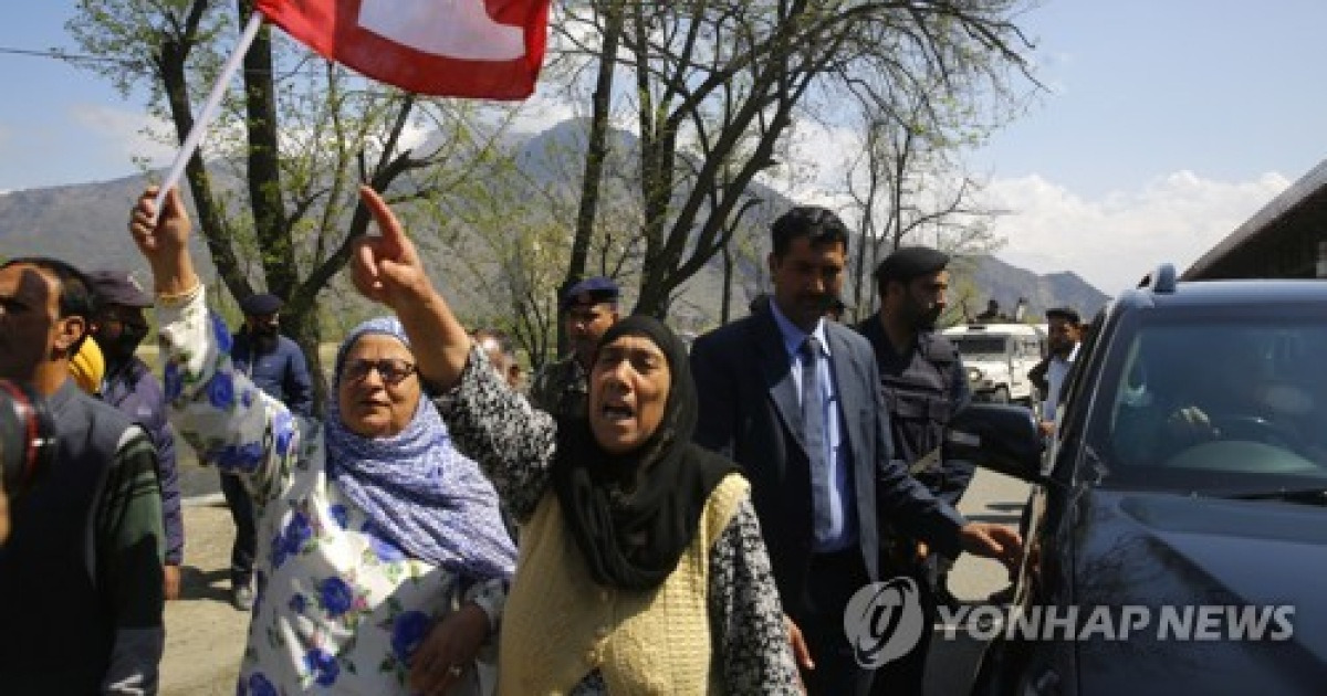 INDIA KASHMIR SECURITY FORCES CONVOY