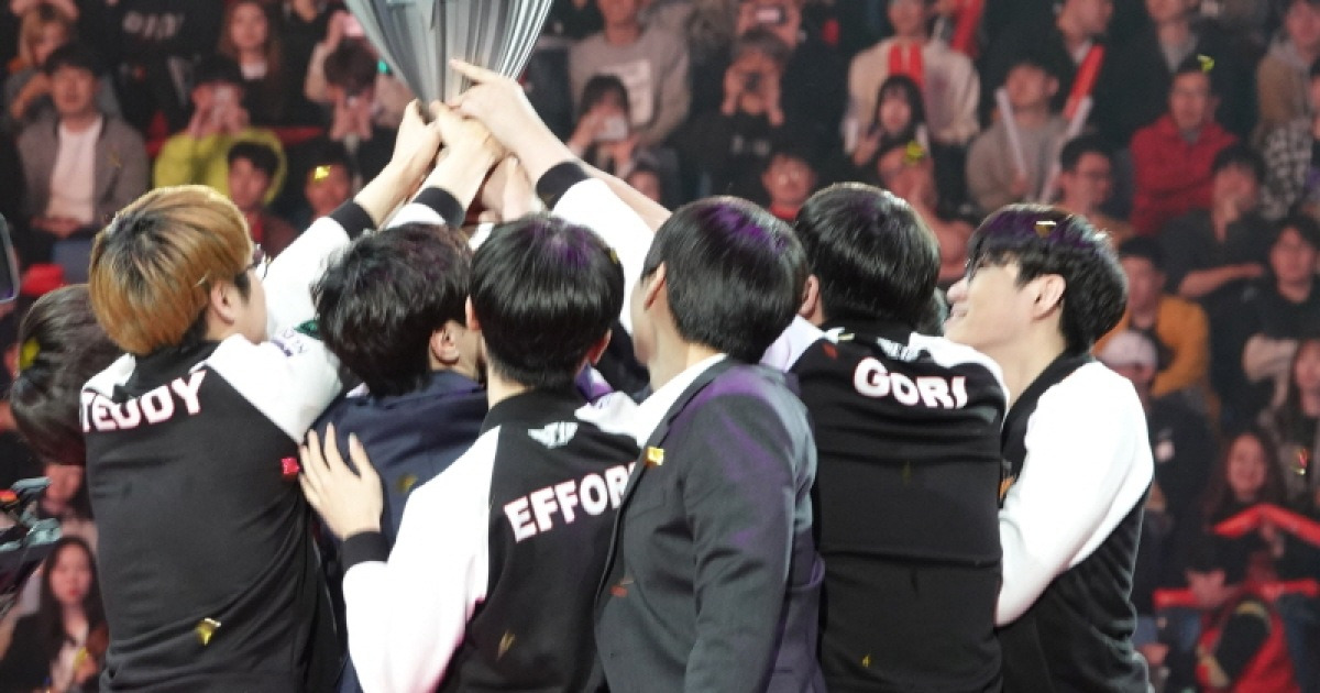 제왕의 재림! SKT, LCK 7회 우승 대기록 작성