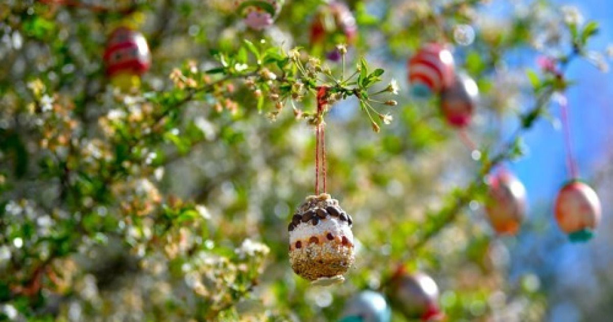 HUNGARY TRADITION EASTER